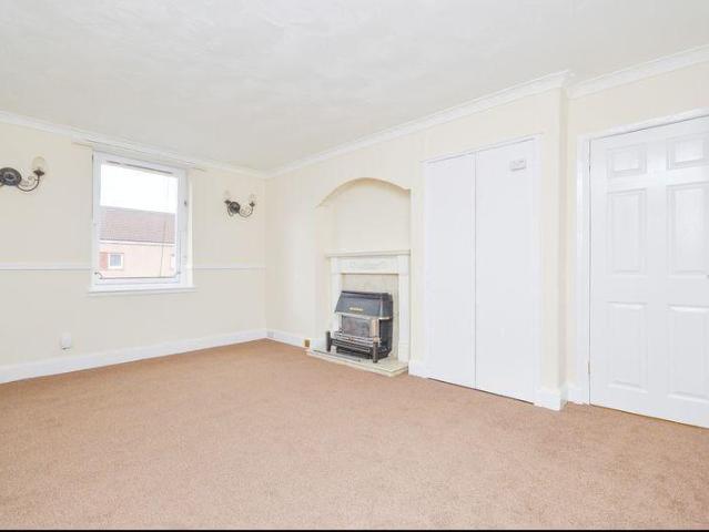 1651L Broomhouse Gardens West. 3 bed flat to rent £1,195 pcm £276 pw