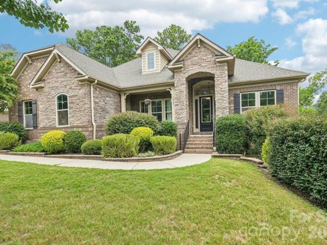 16521 Governors Club Ct, Charlotte, NC 28278