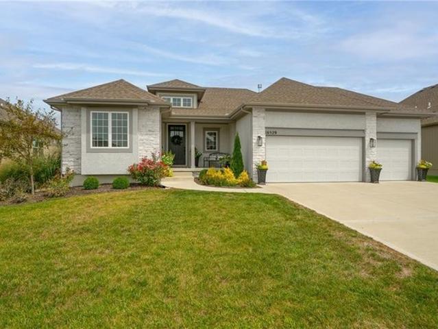 16529 S Stagecoach St, Olathe, KS 66062