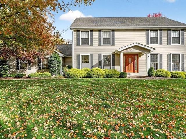 1652 Mason Knoll Rd, Town and Country, MO 63131