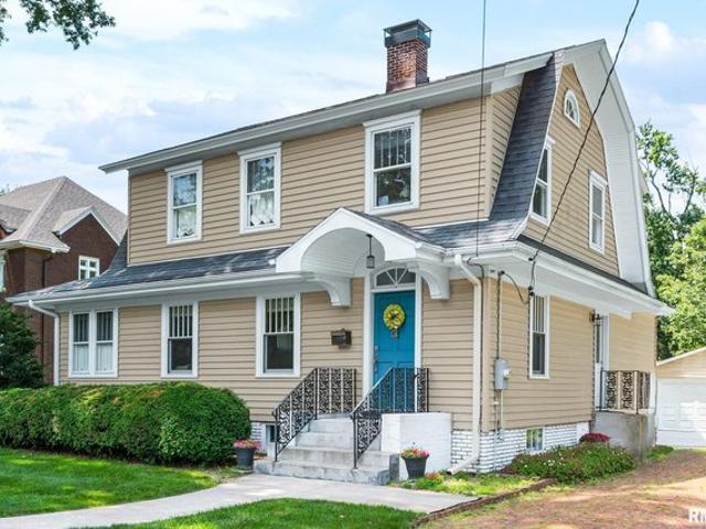1652 N Cherry St, Galesburg, IL 61401