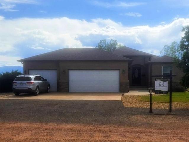 1652 W Hermosa Dr, Pueblo, CO 81007