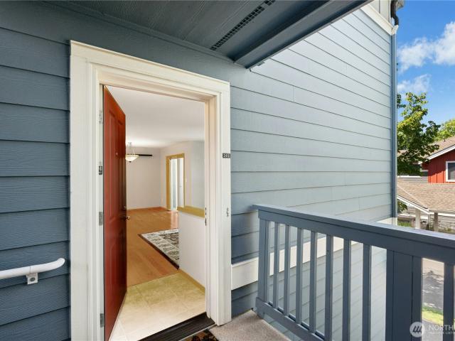 1652 25th Place NE # 203