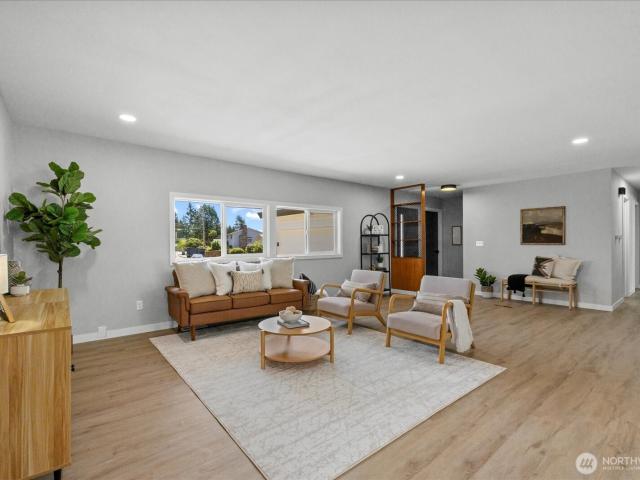 16531 th Ave SE, Renton, WA 98058 | Compass