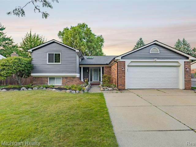 1653 Oakcrest Drive