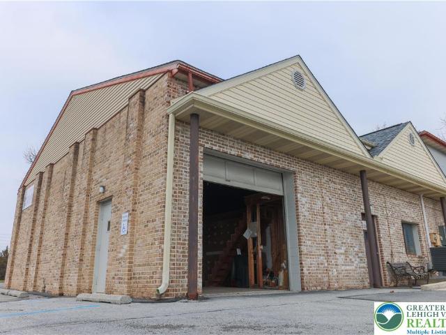 1653 Hausman Road