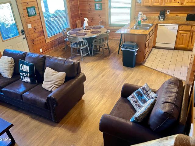 1653 Little Cabin Loop