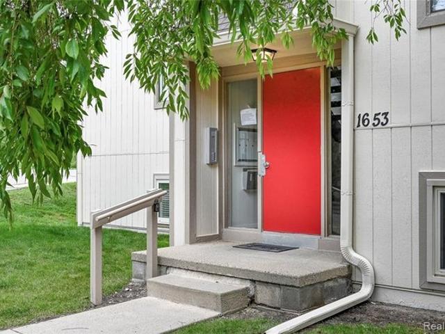 1653 Riverside Dr Apt 1, Rochester Hills, MI 48309