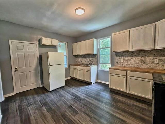 1653 W 10th Place