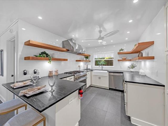 165 19th Ave SE, St. Petersburg, FL 33705 | MLS #TB8496 | Compass