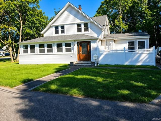 165 Cedar St, Amityville, NY 11701