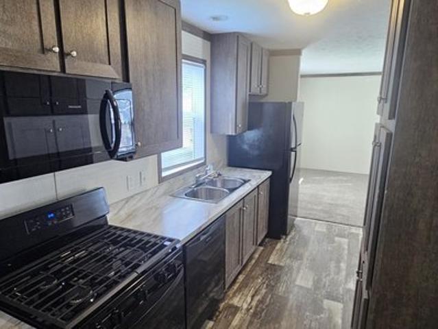 165 Birch Ct Unit 165, Belleville, MI 48111