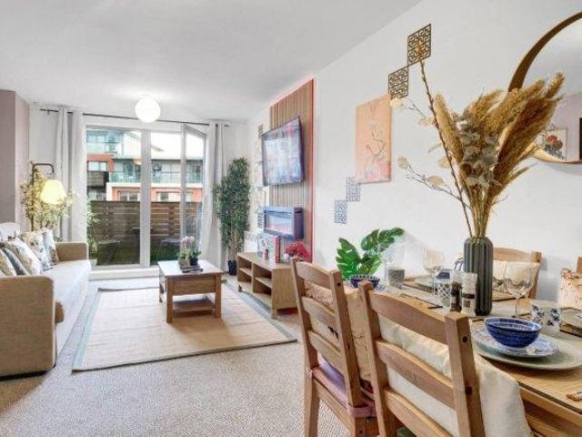 165 Granville Street 2 bed flat to rent £2,500 pcm £577 pw