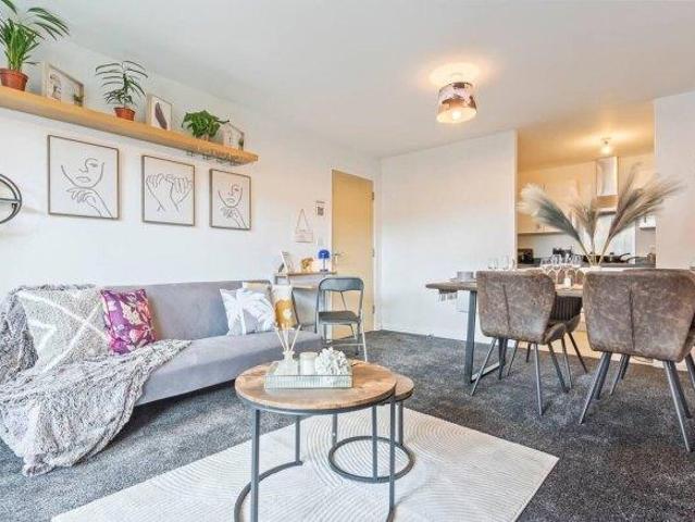 165 Granville Street 2 bed flat to rent £2,500 pcm £577 pw