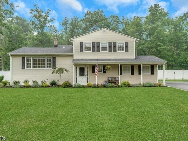 165 Greenwood Dr, Long Hill Township, NJ 07946