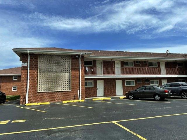 165 Dover Dr Apt 18, Des Plaines, IL 60018