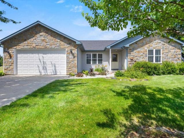 165 Deer Run Dr, Fall River, WI 53932