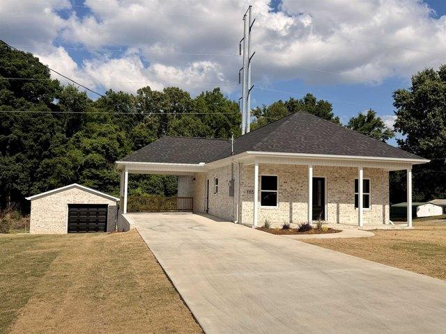 165 E Lakeside Dr, Florence, AL 35630