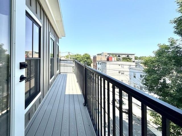 165 Everett St Apt 7, Boston, MA 02128