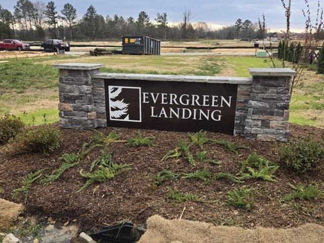 165 Evergreen Cir, Rossville, GA 30741