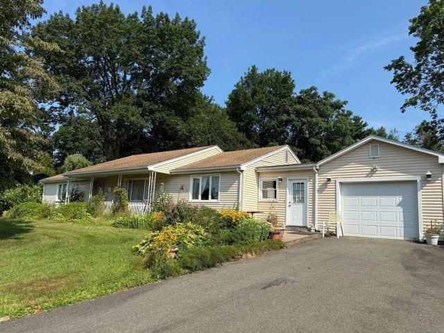 165 Falcon Ridge Rd, Rocky Hill, CT 06067