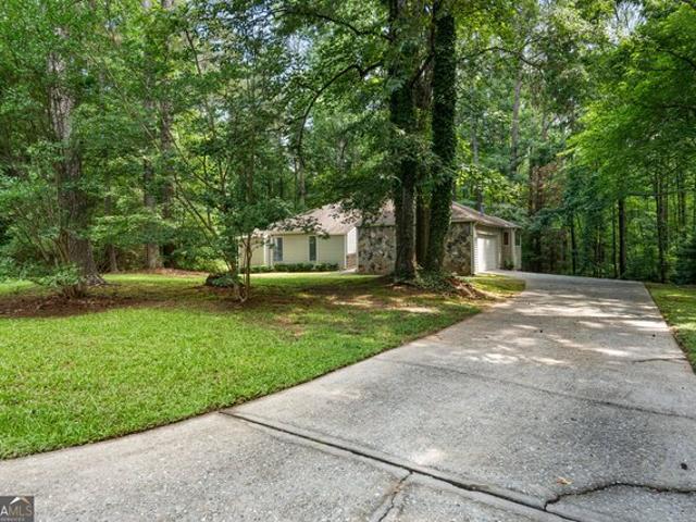 165 Felton Ct, Fayetteville, GA 30214