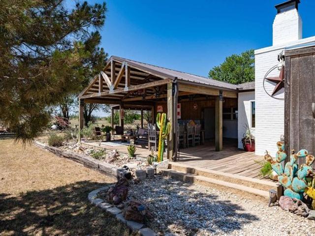 165 Jefferson Ave, Sagerton, TX 79548