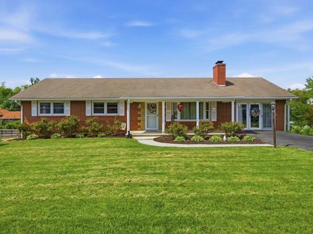 165 Overland Dr, Christiansburg, VA 24073