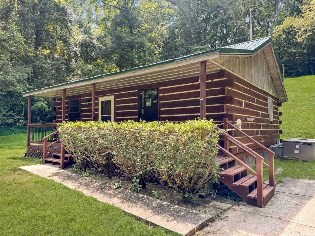 165 Lakeshore Dr