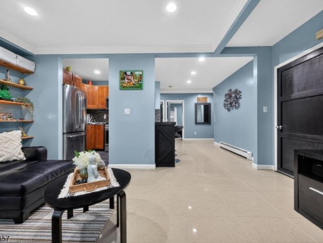 165 Macarthur Ave