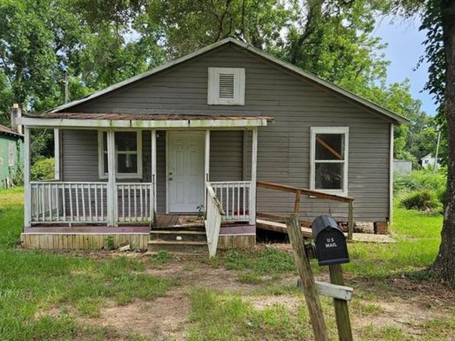 165 Malaga St NE, Pelham, GA 31779