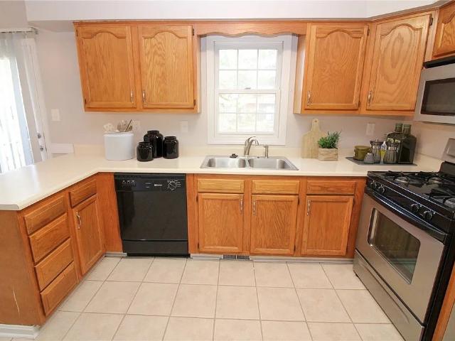 165 Meadowview Dr