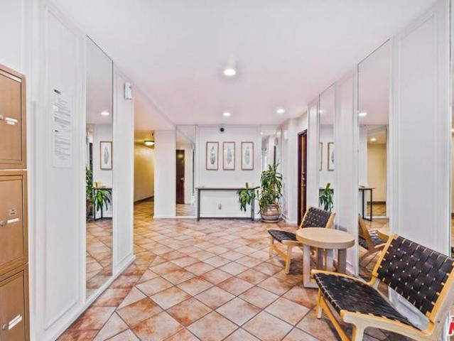 165 N Swall Dr #202, Beverly Hills, CA 90211