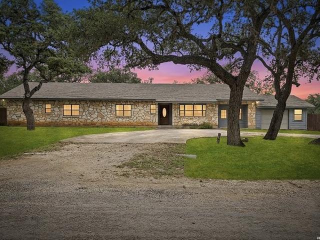 165 Settlers Cir, Bandera, TX 78003