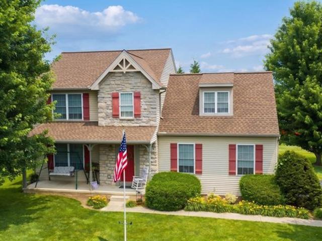 165 Pebble Beach Dr, Mount Wolf, PA 17347