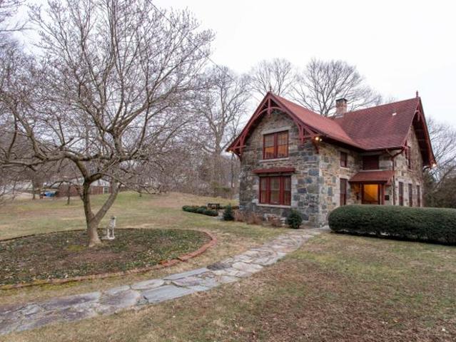 165 Rockwell St, Norwich, CT 06360
