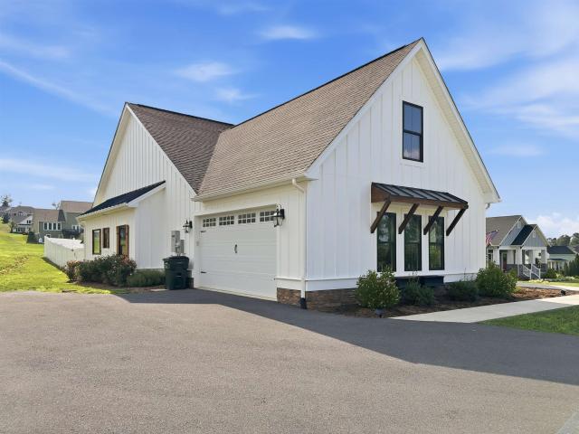 165 rolling oaks dr