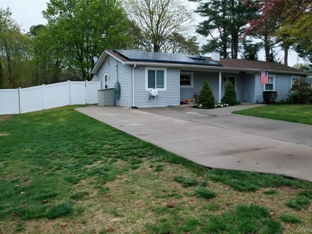 165 Randall Rd, Shoreham, NY 11786