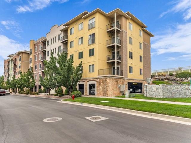 165 W Albion Village Way Unit 105, Sandy, UT 84070