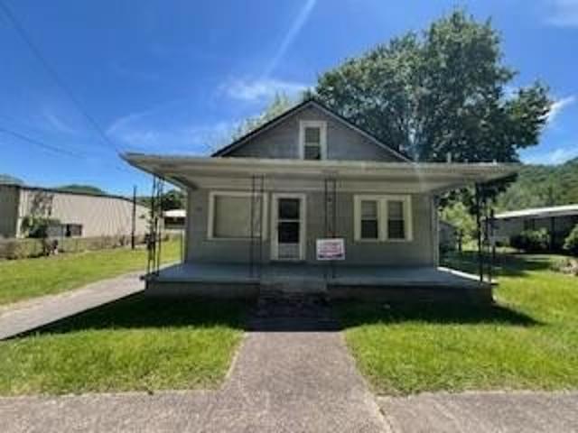 165 W Elkhorn St, Elkhorn City, KY 41522