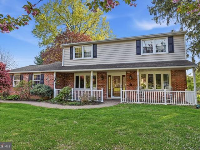 165 W Julianna Dr, Southampton, PA 18966
