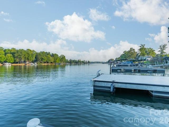 165 Woodstream Cir, Mooresville, NC 28117