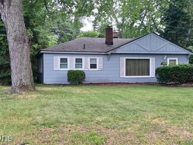 165 Wabasso St, Wolverine Lake, MI 48390