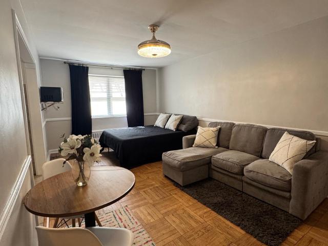 165 Vroom St # 1M