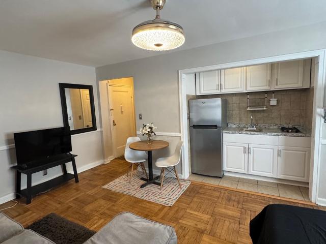 165 Vroom St # 1M