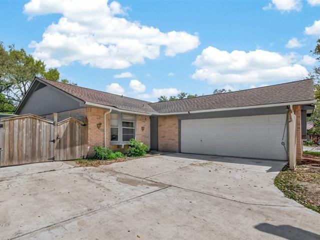 16643 Seawolf Dr, Houston, TX 77062