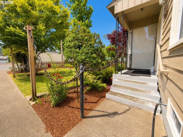 1664 main st