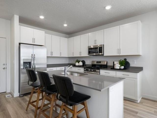 1664 W Viola Ln, Saratoga Springs, UT 84045