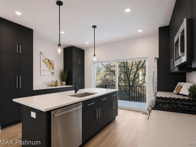 1665 Pinecroft Lane