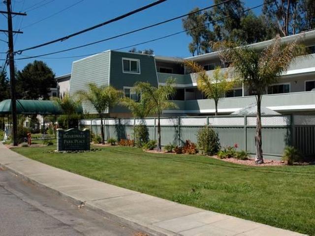 $1665 / 1br 640ft² 1x1 TOP FLOOR W/ BALCONY!